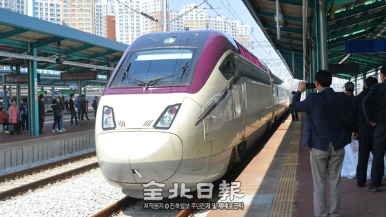 "전북혁신도시 KTX역 세워야"